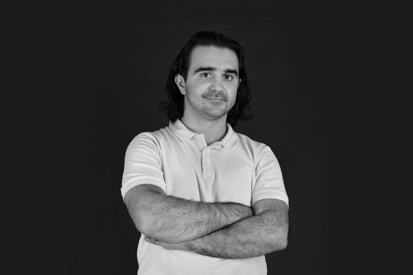 بیوگرافی آثار و جوایز هومن بالازاده | ذکا استایلز